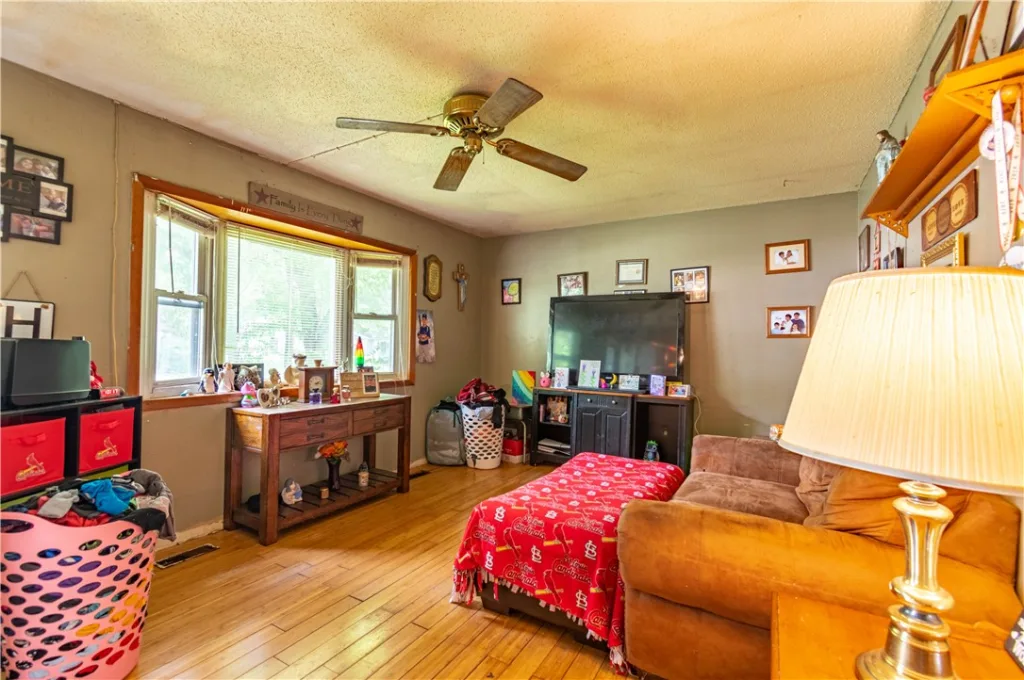 1947 Sir Richard Court Decatur IL 62526 MLS #6259312 – Carol and Company