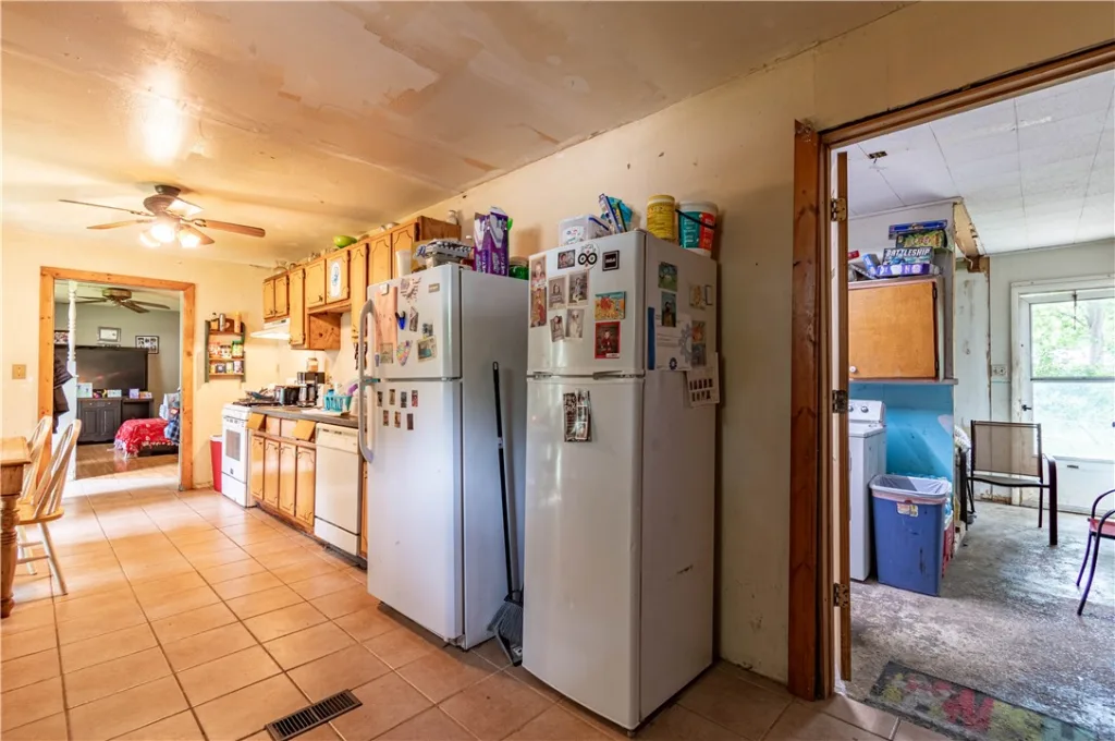 1947 Sir Richard Court Decatur IL 62526 MLS #6259312 – Carol and Company