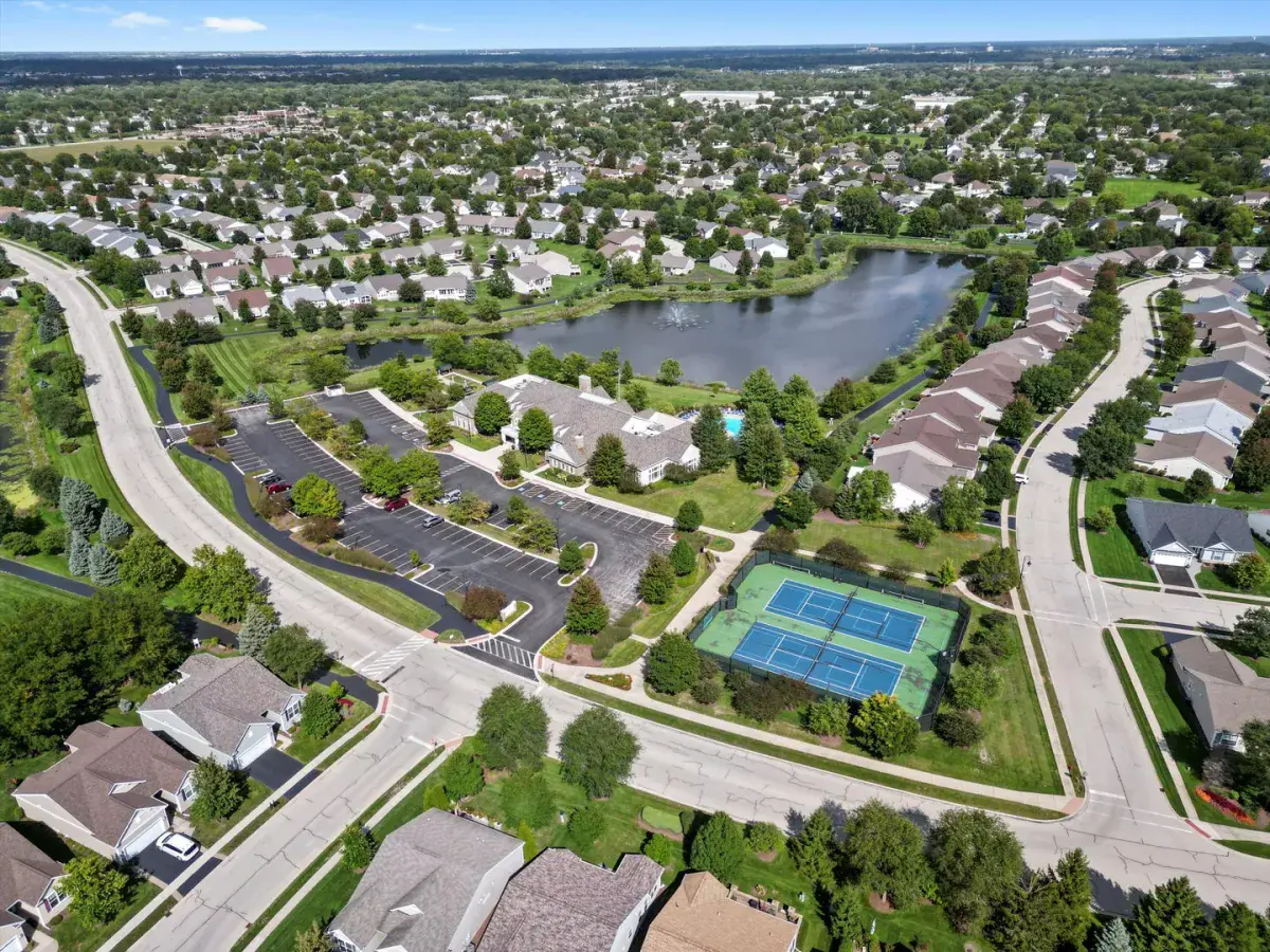 621 Pleasant Drive Shorewood IL 60404 MLS #MRD12497842 | Farm Ranch Team