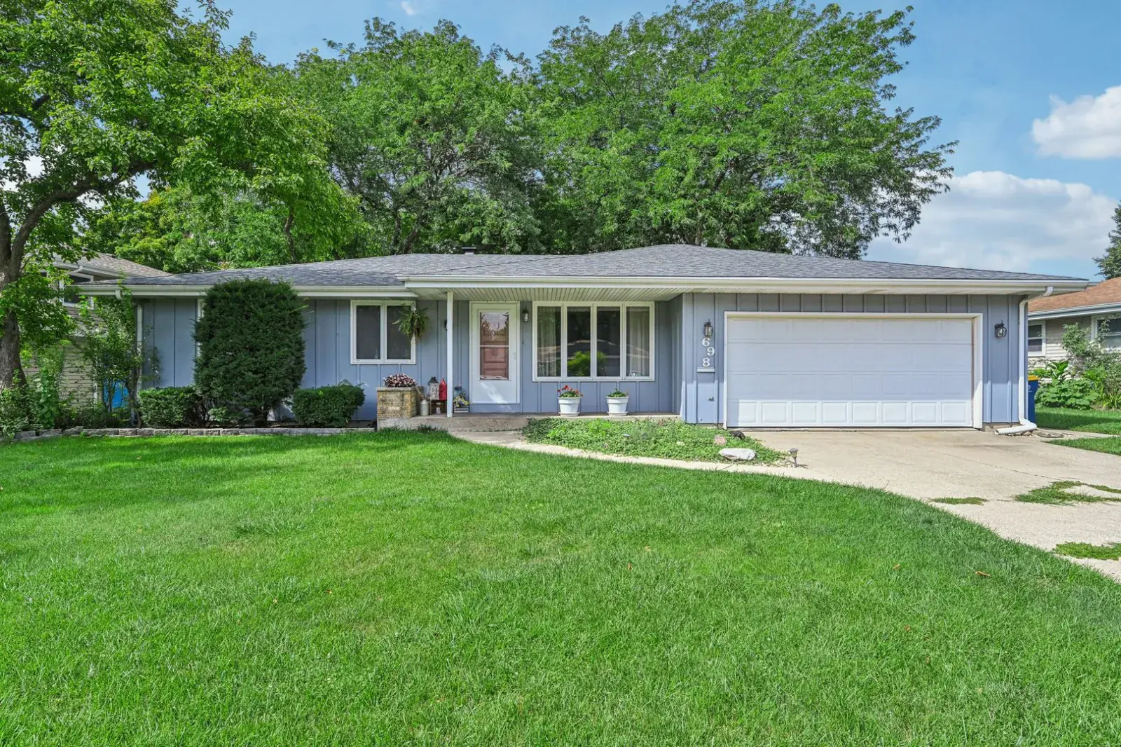 698 Hiawatha Drive Elgin IL 60120 MLS #MRD12498969 | Farm Ranch Team