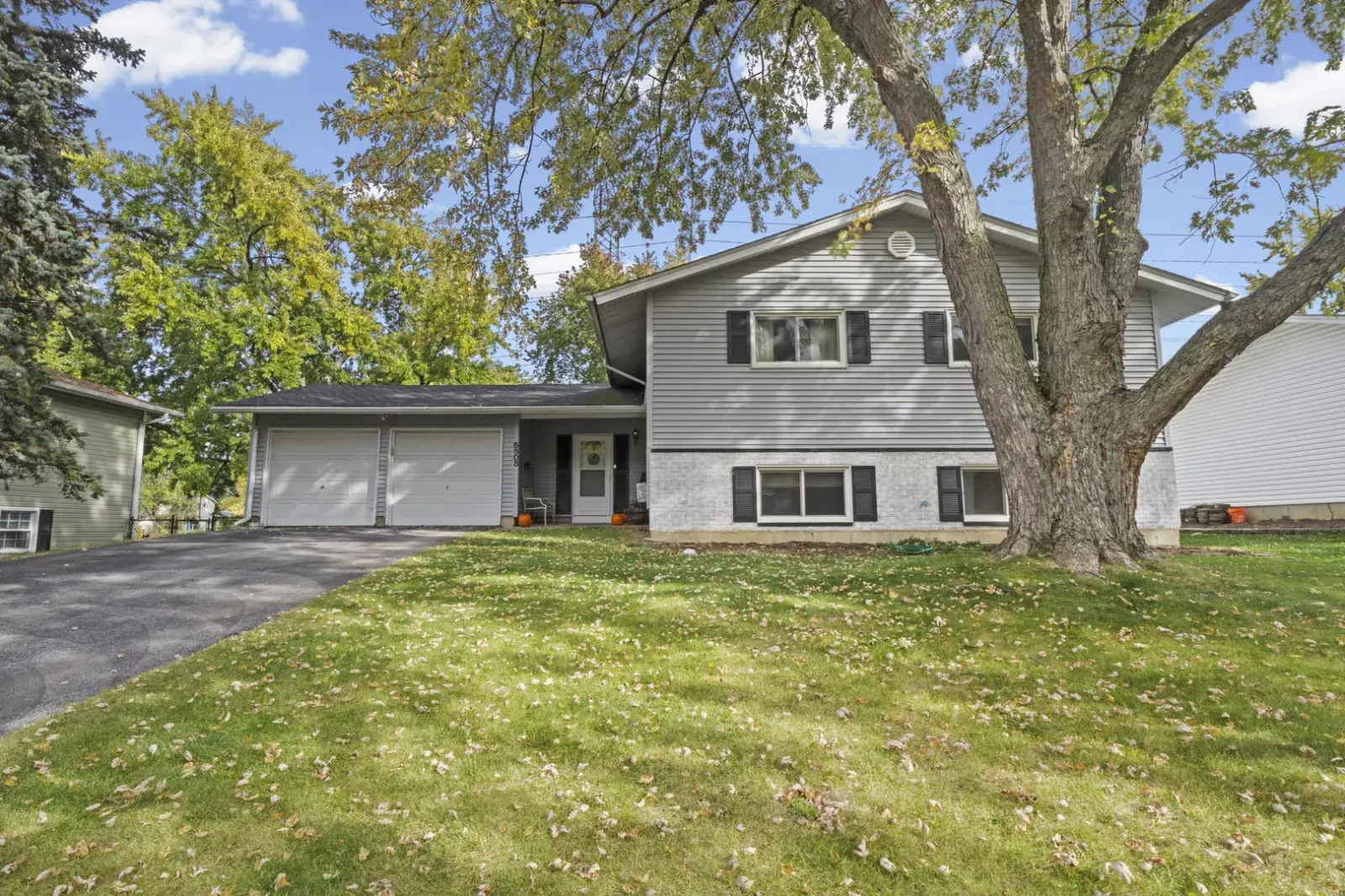 6505 Winston Drive Woodridge IL 60517 MLS #MRD12499061 | Farm Ranch Team