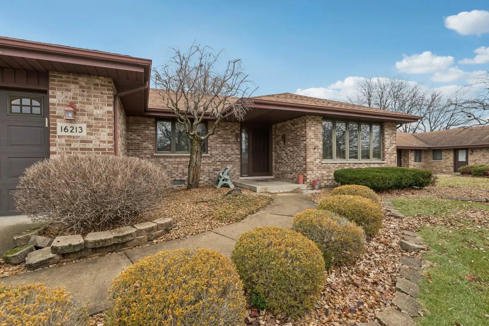 16213 84th Avenue Tinley Park IL 60477 MLS #MRD12537350 | Farm Ranch Team