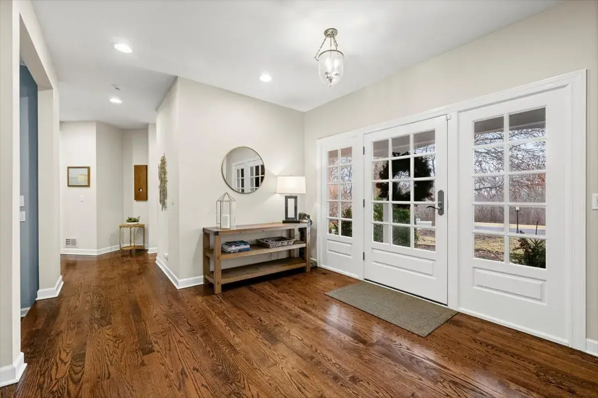 530 Oak Knoll Drive Lake Forest IL 60045 MLS #MRD12547870 | Farm Ranch Team