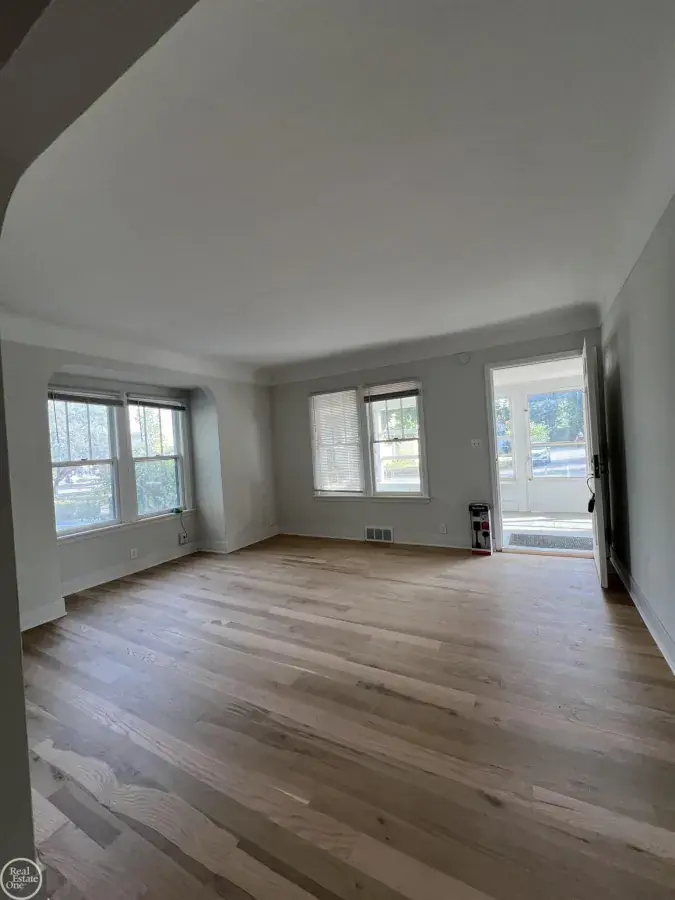 46 Smith CT Lake Orion MI 48362 MLS #58050189227 – Lia LoChirco